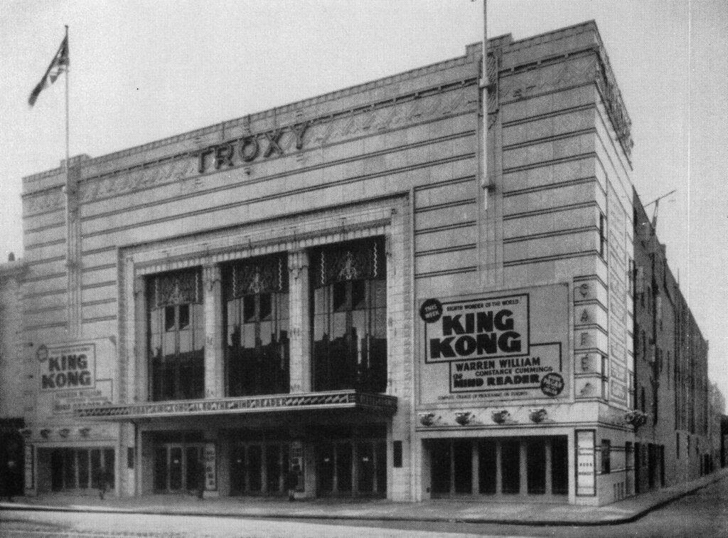 1933 - Troxy